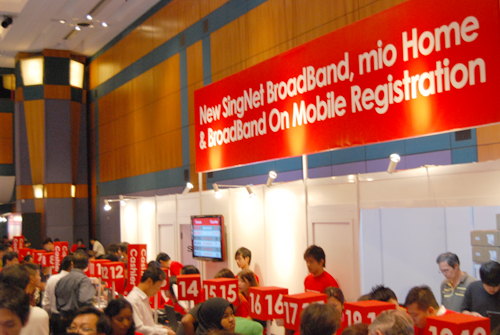 Singtel and Starhub Booths : IT Show 2009 - Part 2 - HardwareZone.com.sg